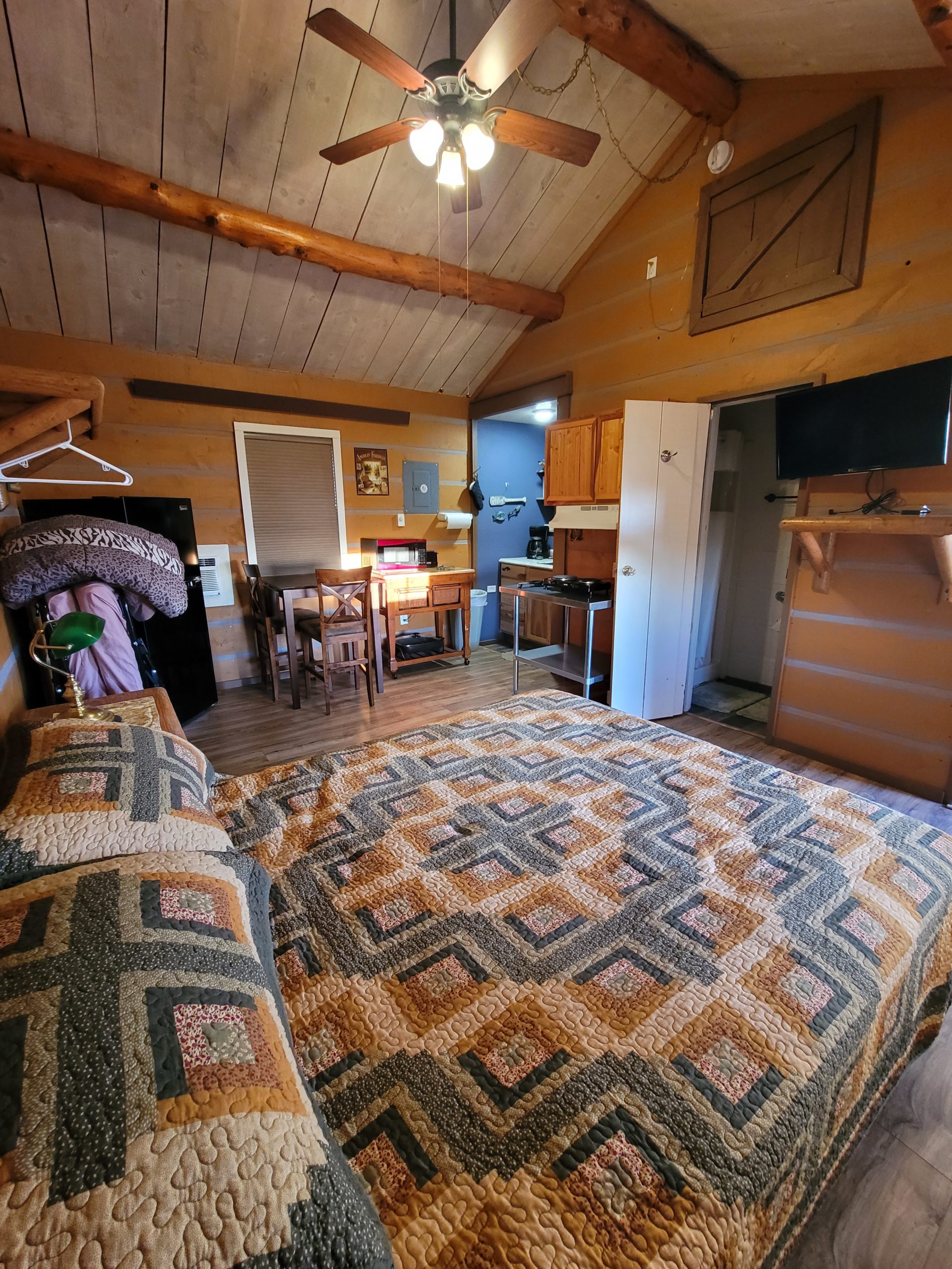 Cabin 3 - Empire Lodge | Pine Haven WY