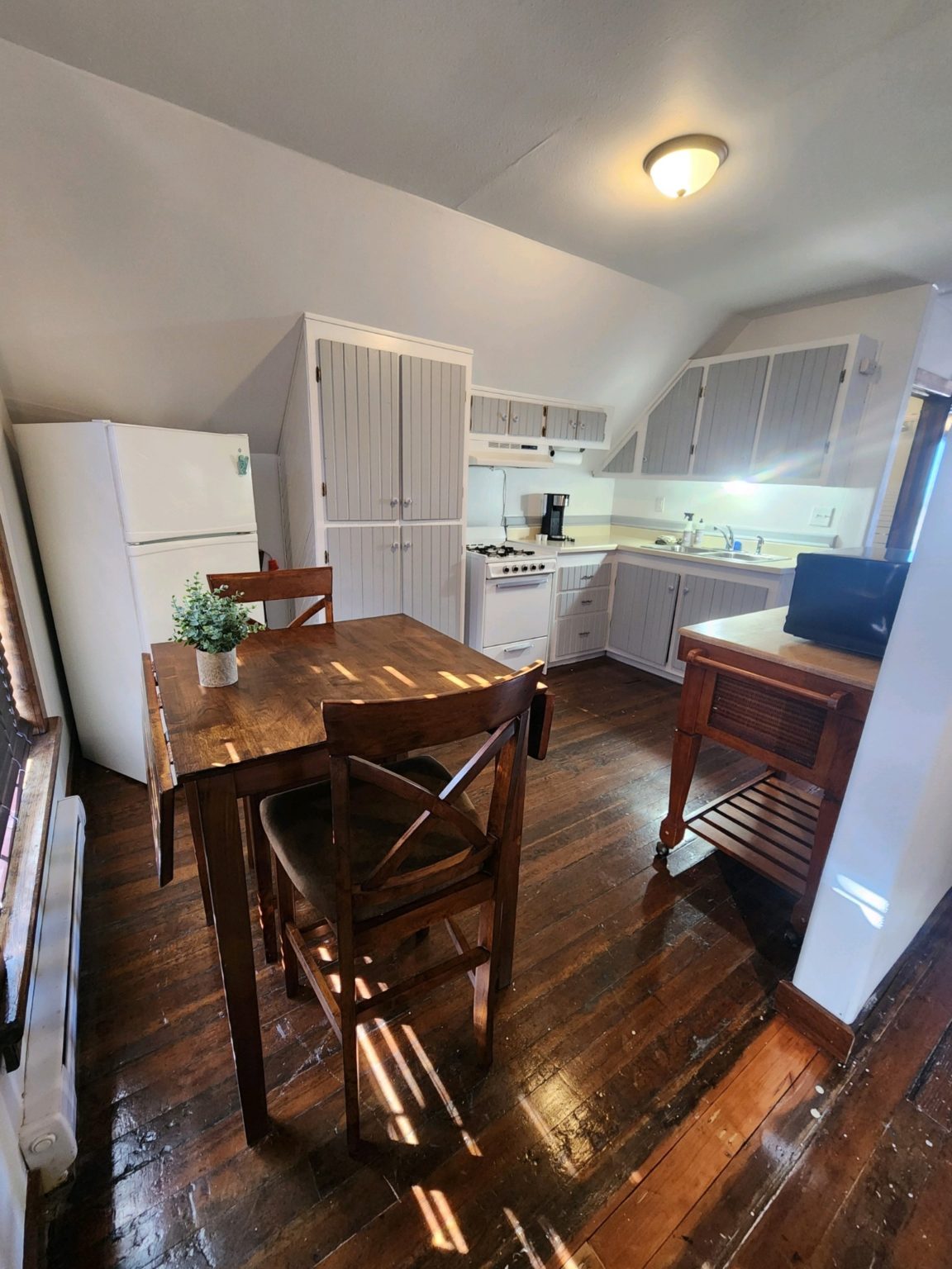 Cabin Rentals near Devils Tower in Pine Haven WY at Empire Lodge